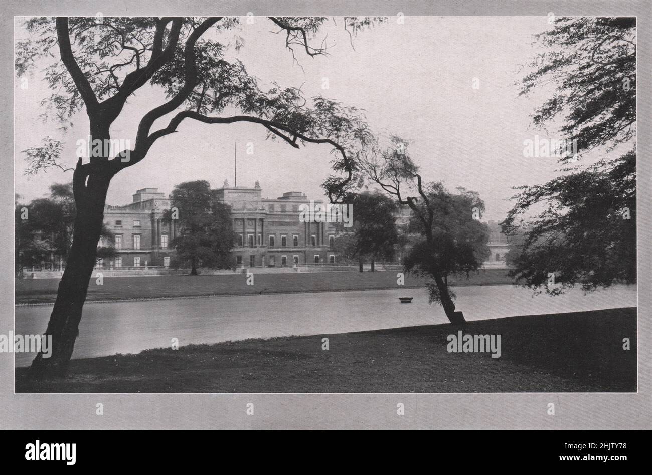 Buckingham Palace from the Lake. London (1913 Stock Photo - Alamy