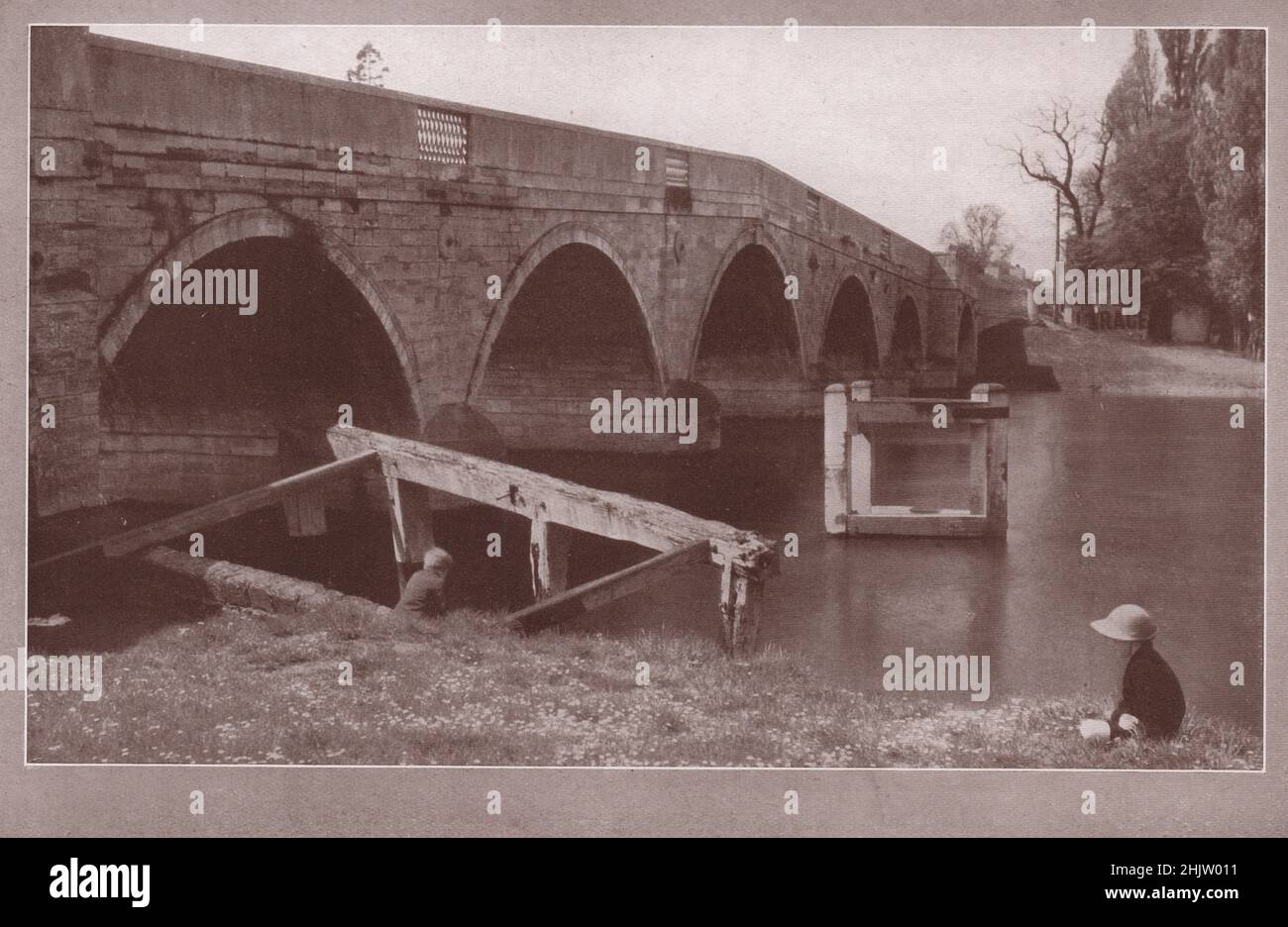 Chertsey Bridge. Middlesex (1913 Stock Photo - Alamy