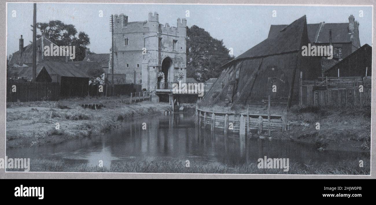 The South Gate, King's Lynn. Norfolk (1913 Stock Photo - Alamy