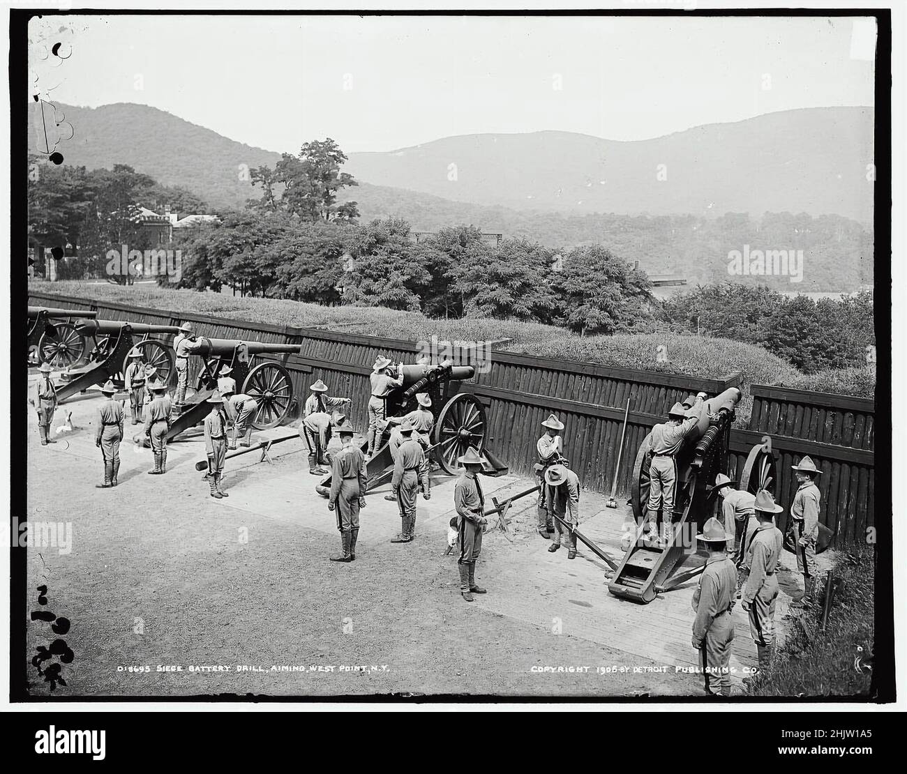 Siege battery hi-res stock photography and images - Alamy