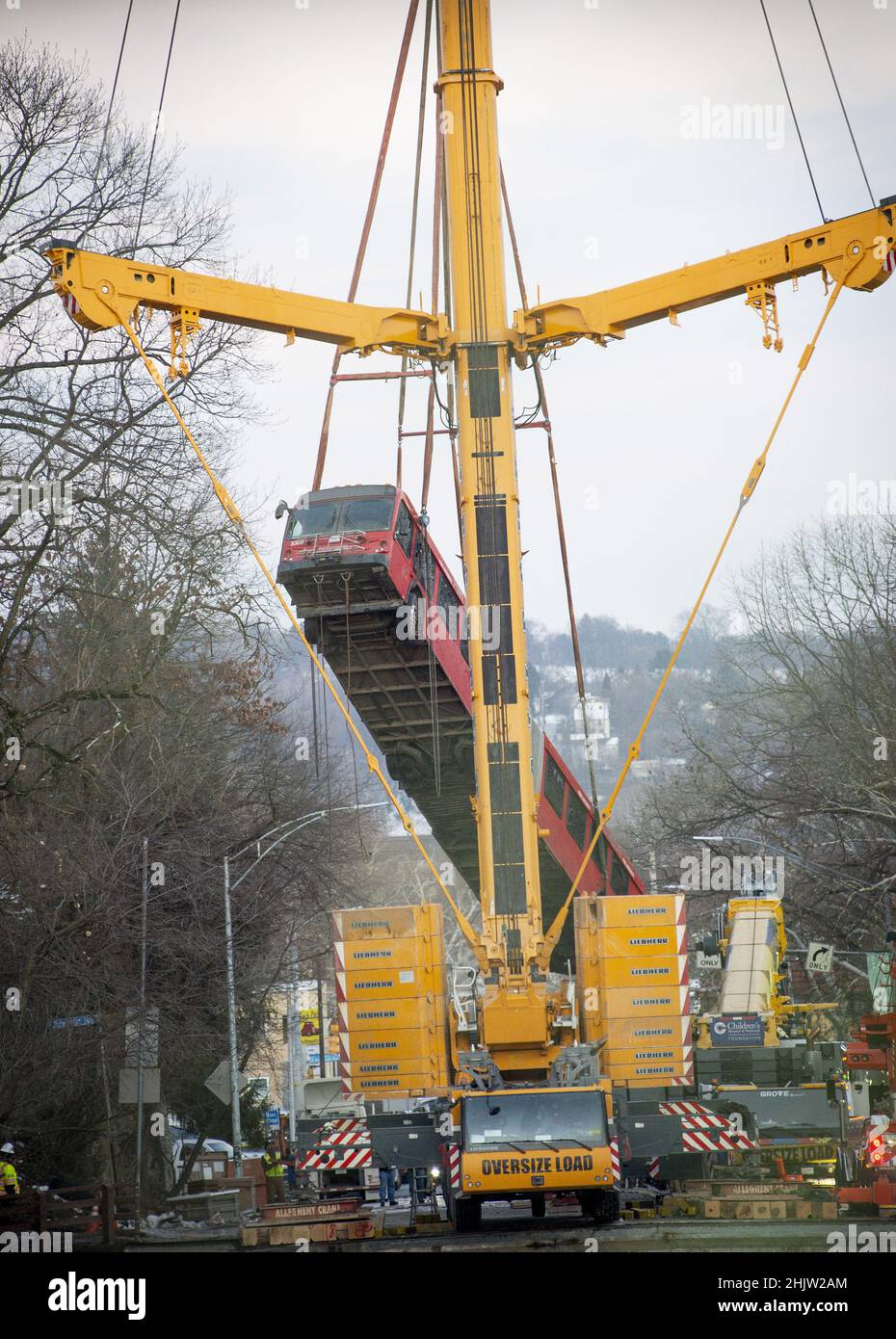 Pittsburgh, United States. 31st Jan, 2022. A crane slowly lowers the 60 ...