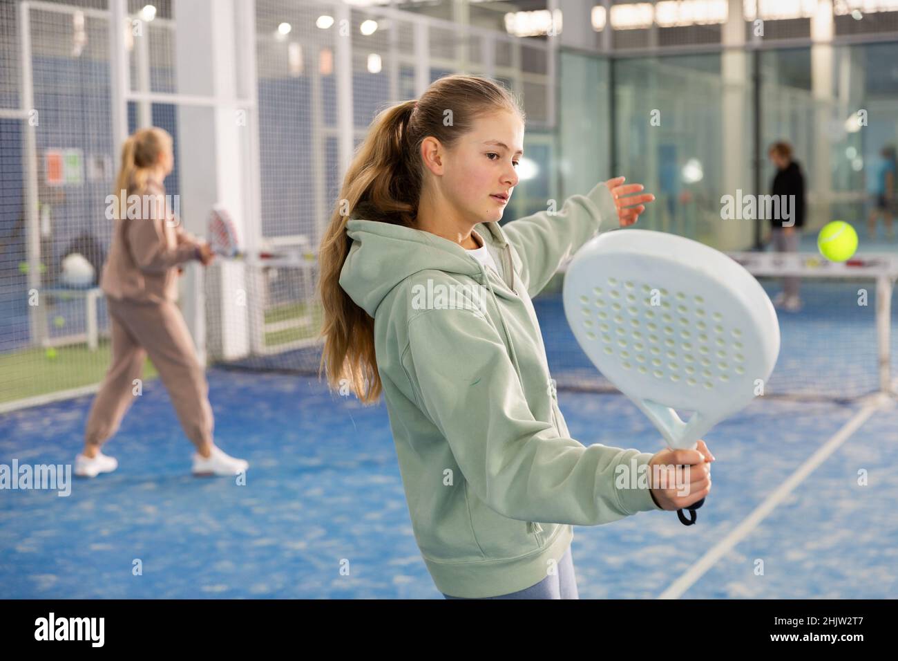 Children playing padel tennis hi-res stock photography and images - Alamy