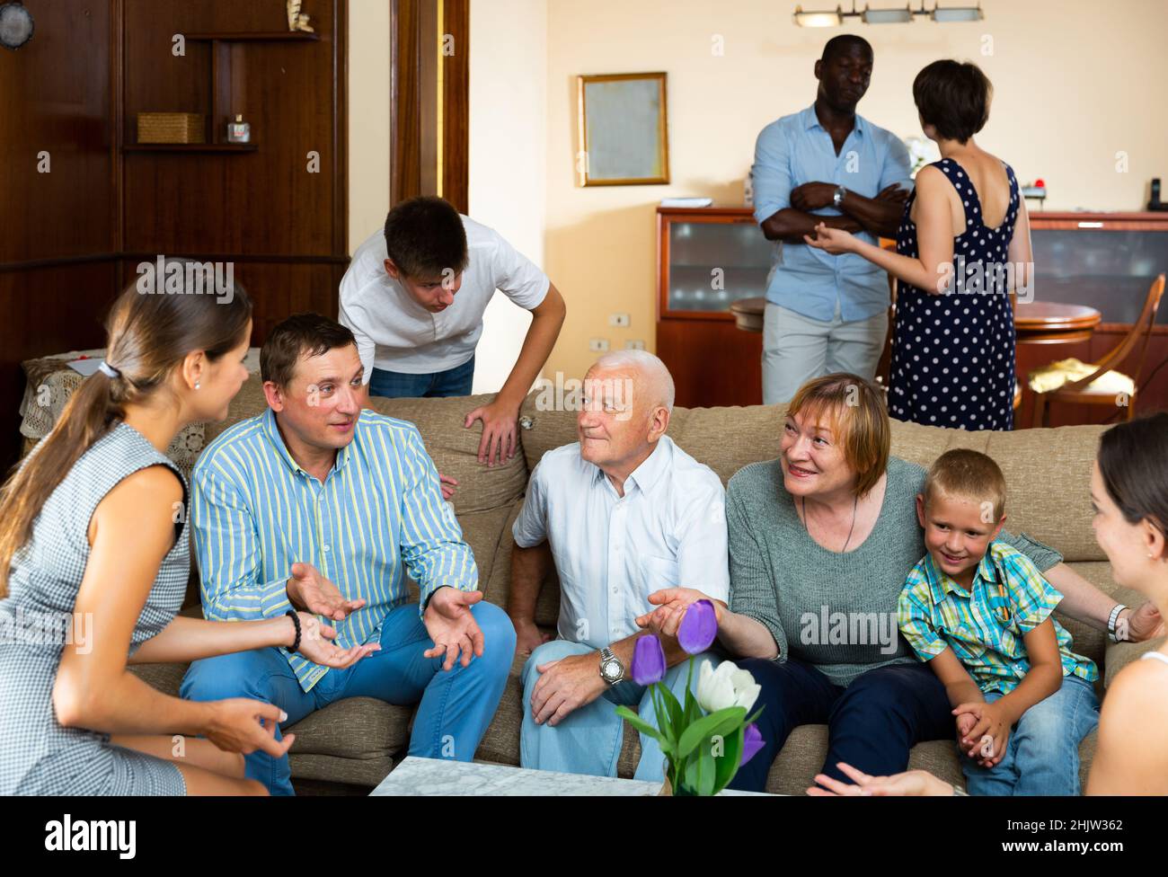 African parents meeting hi-res stock photography and images - Alamy