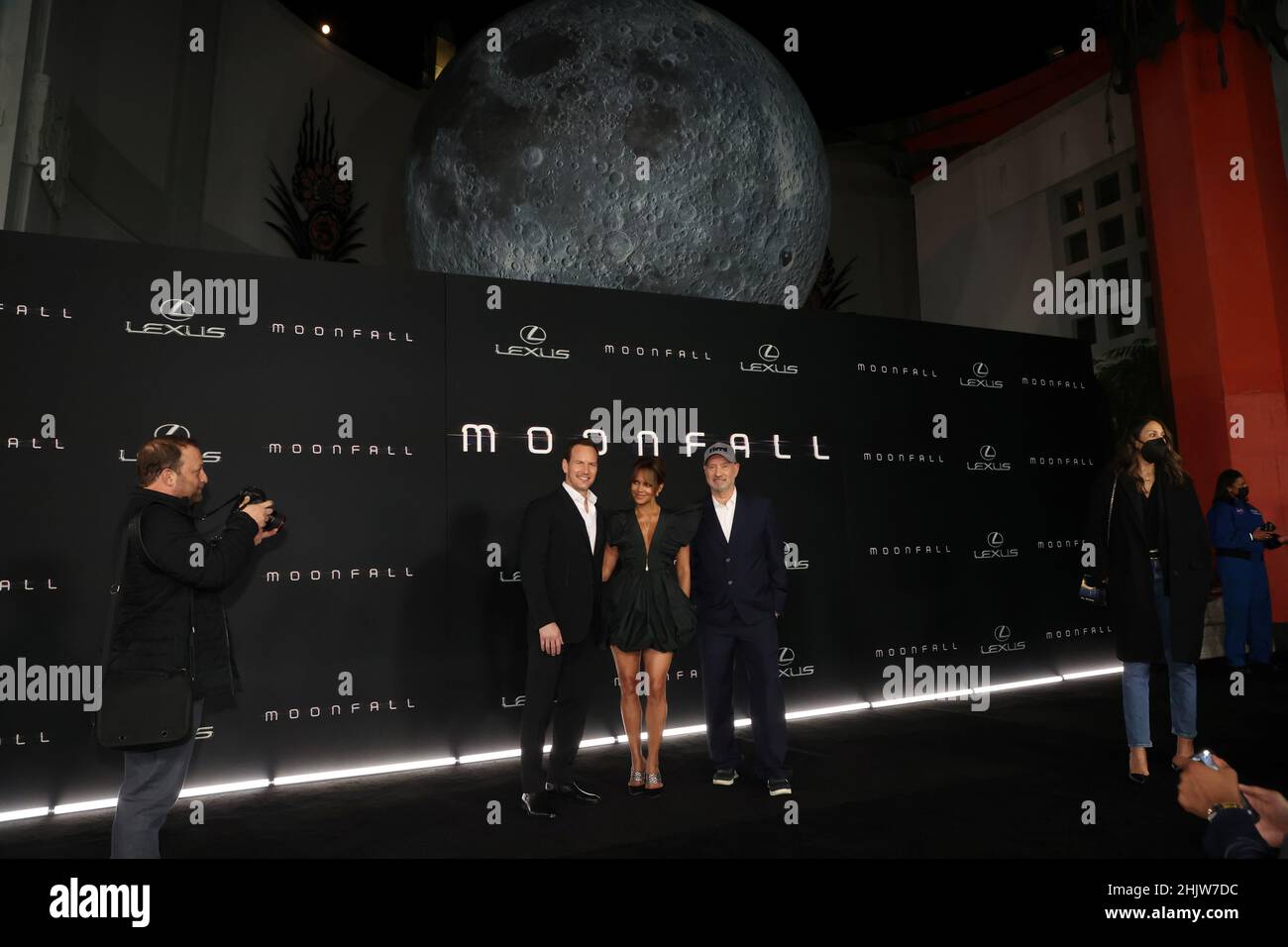 Moonfall Halle Berry High Resolution Stock Photography and Images - Alamy
