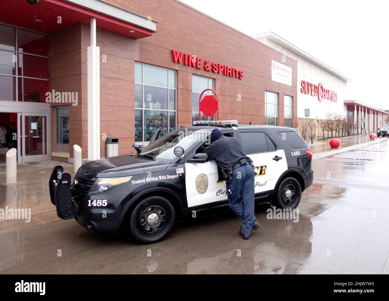 Guarding midway target store during covid pandemic checking violence hi ...