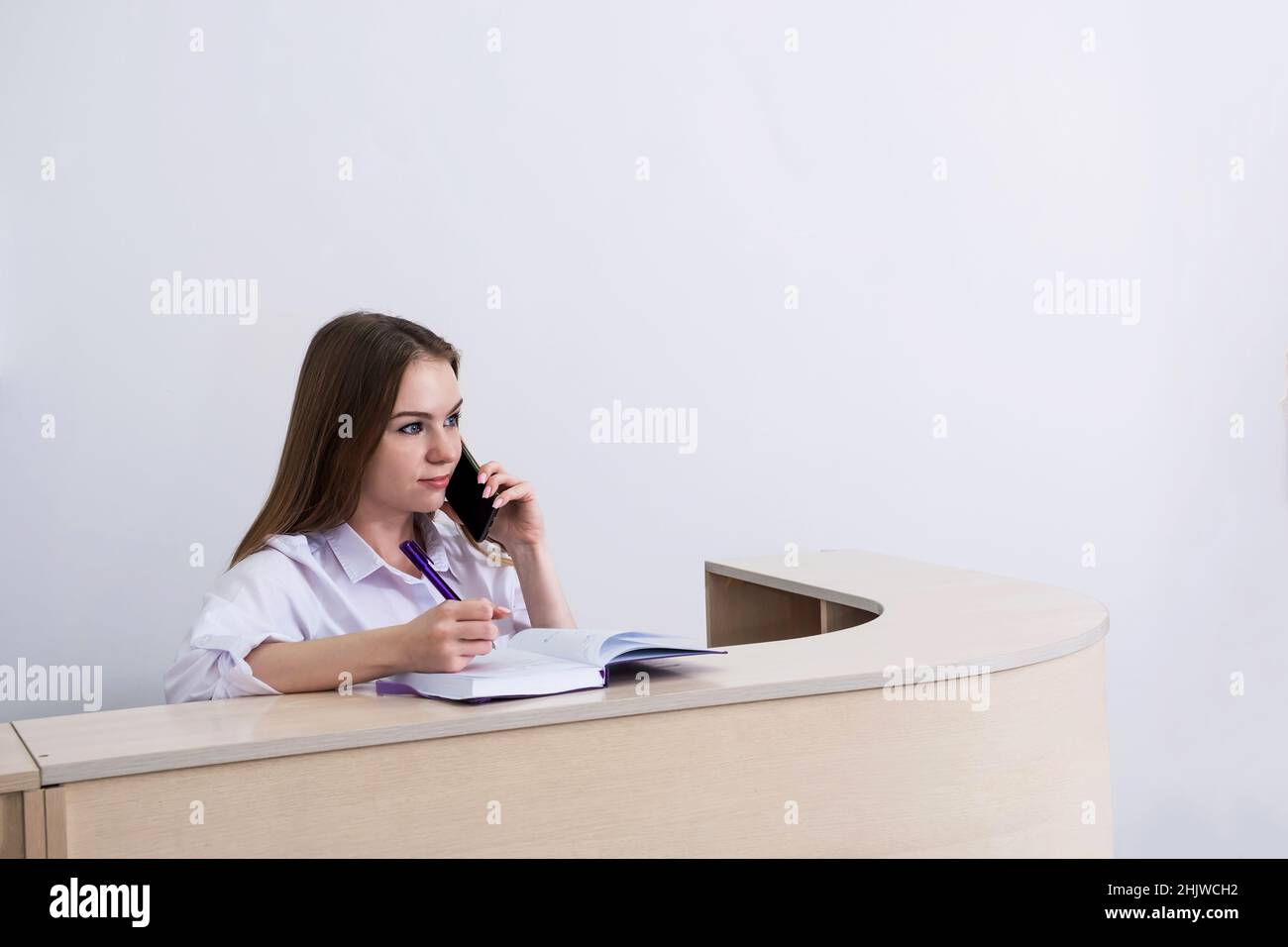 Modern office reception desk staff hi-res stock photography and images ...