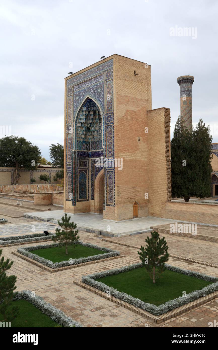 Gate and minaret of Guri Amir mausoleum in Samarkand, Uzbekistan Stock ...