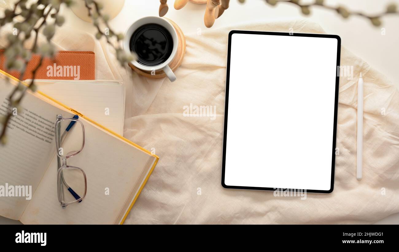 Flat lay, Empty tablet screen mockup for your graphic image on minimal ...
