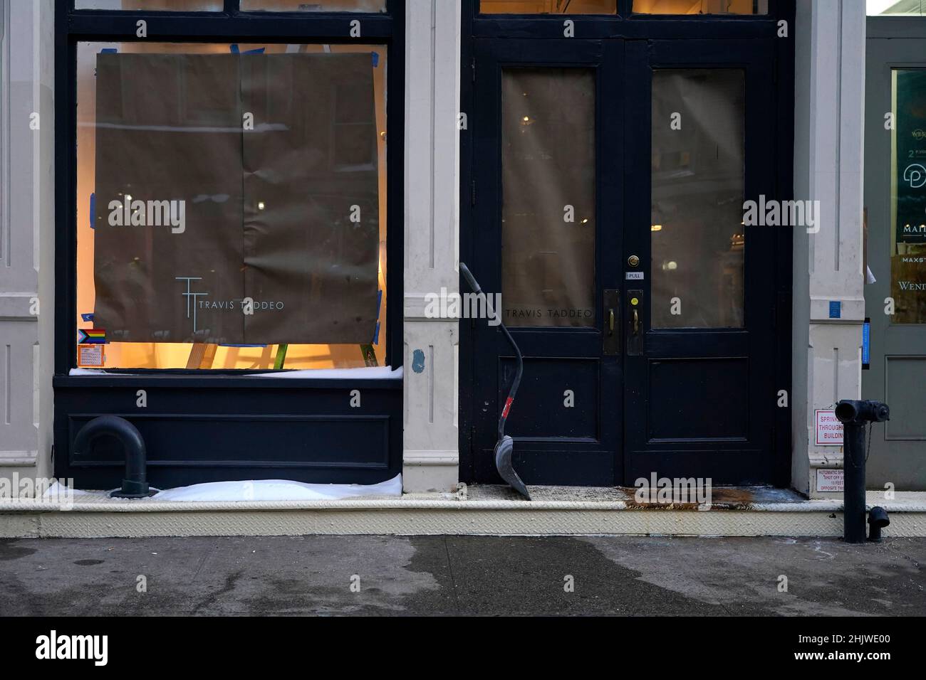 A closed storefront is seen in Lower Manhattan on January 31, 2022 in ...