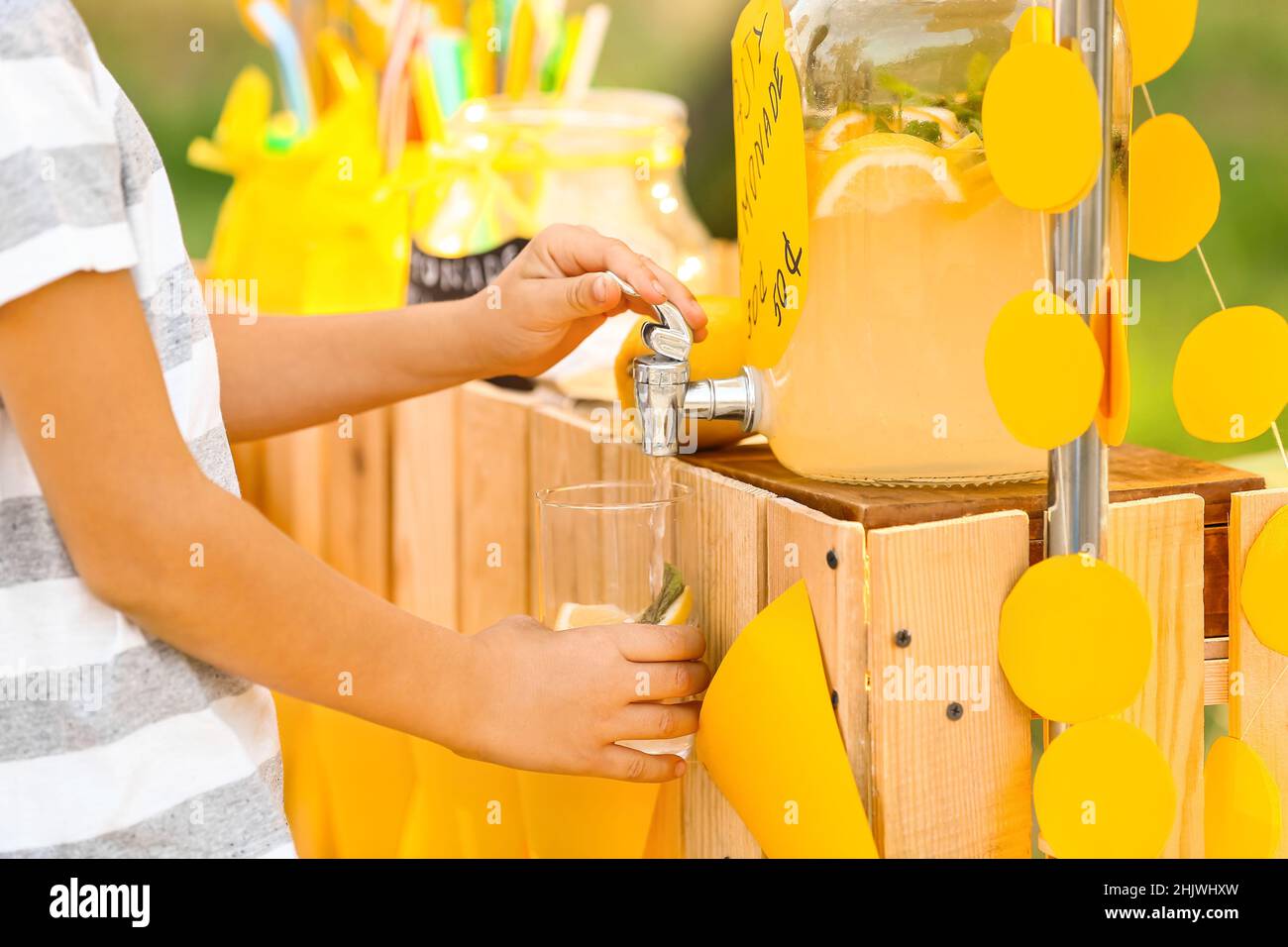 Child pouring lemonade hi-res stock photography and images - Alamy
