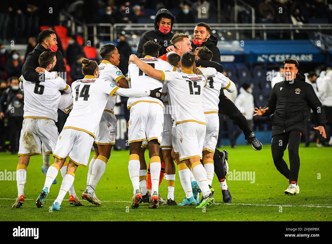The team of Nice celebrate the victory during the French Cup football ...