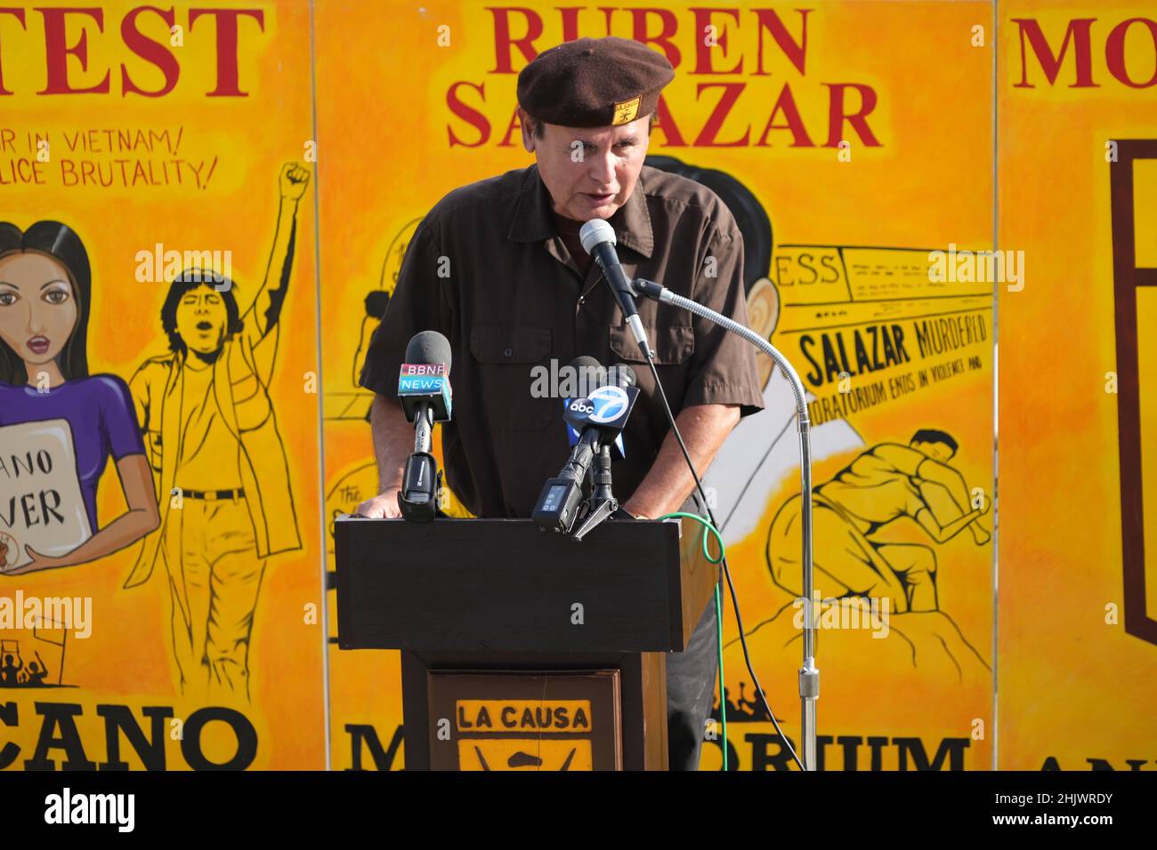 Brown berets chicano hi-res stock photography and images - Alamy