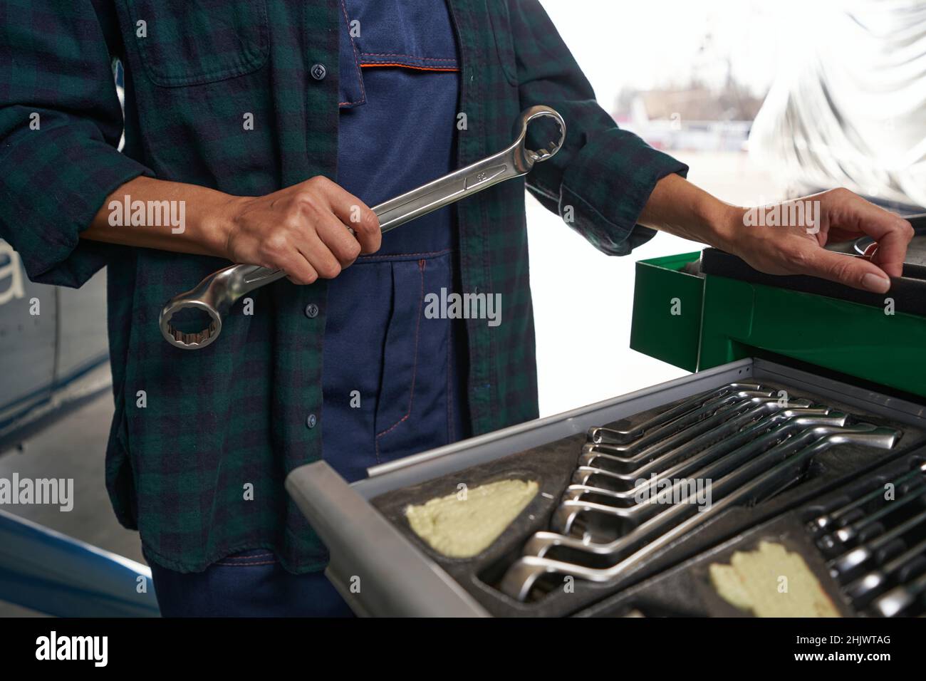 Woman airplane mechanic hi-res stock photography and images - Alamy