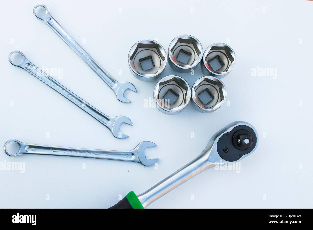 Large ratchet wrenches hi-res stock photography and images - Alamy