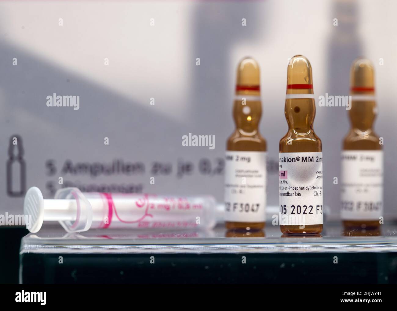 Pharmaceutical contract manufacturer hi-res stock photography and ...