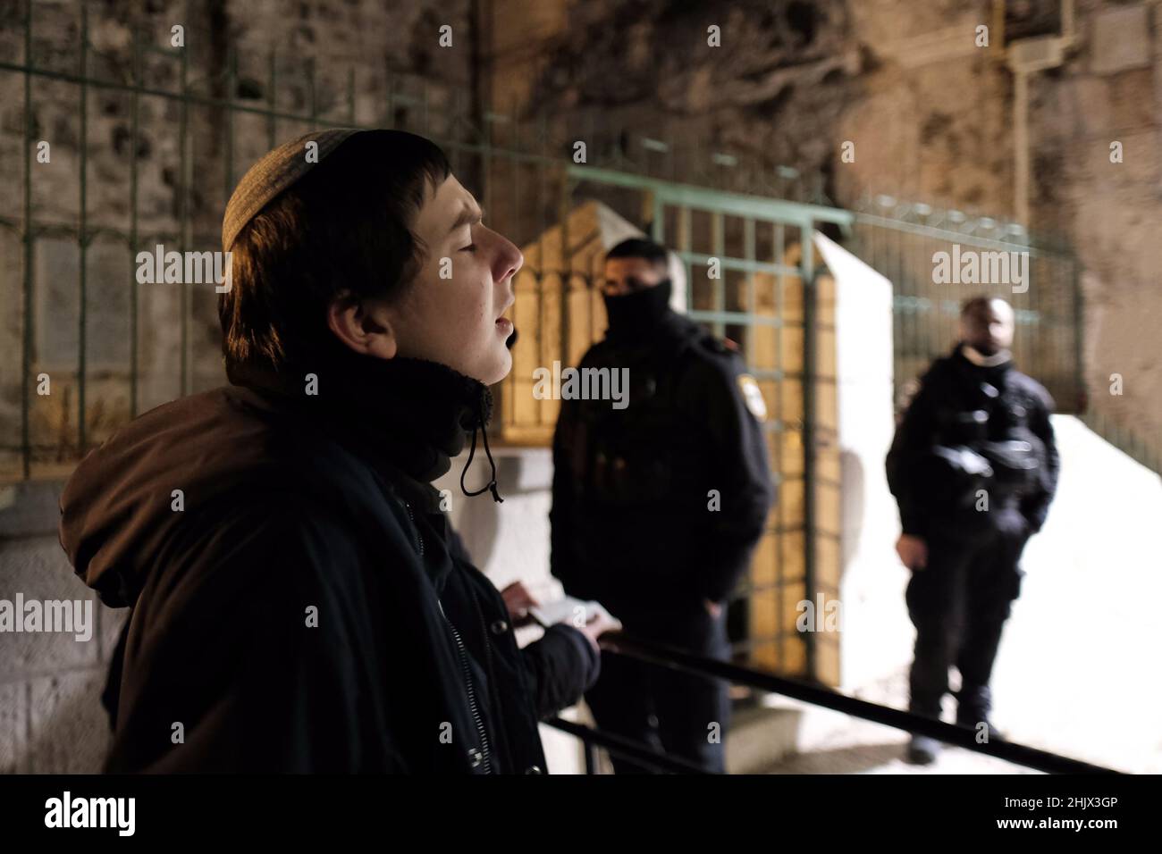 Man singing in jerusalem hi-res stock photography and images - Alamy