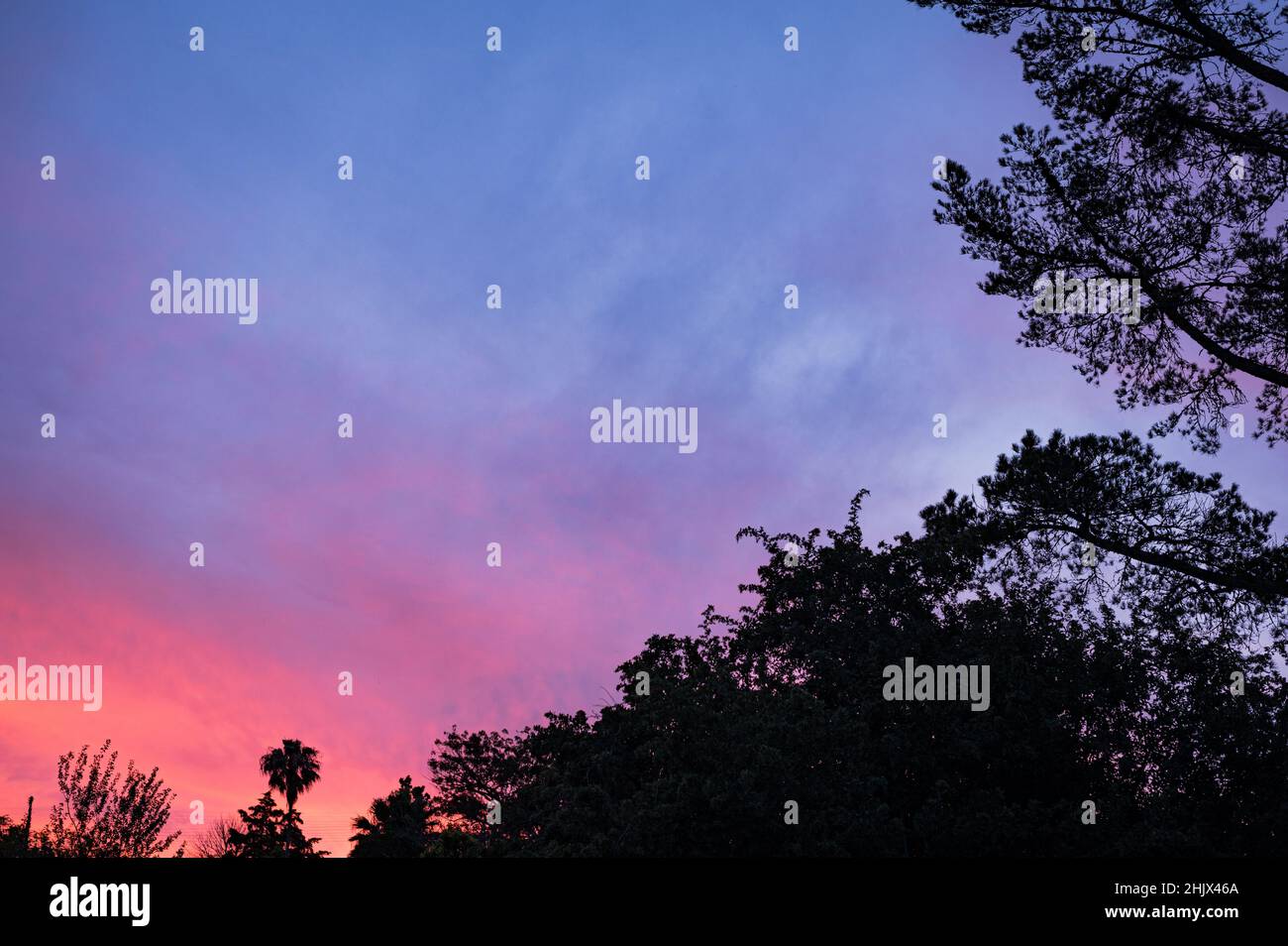 Dramatic skyline hi-res stock photography and images - Alamy