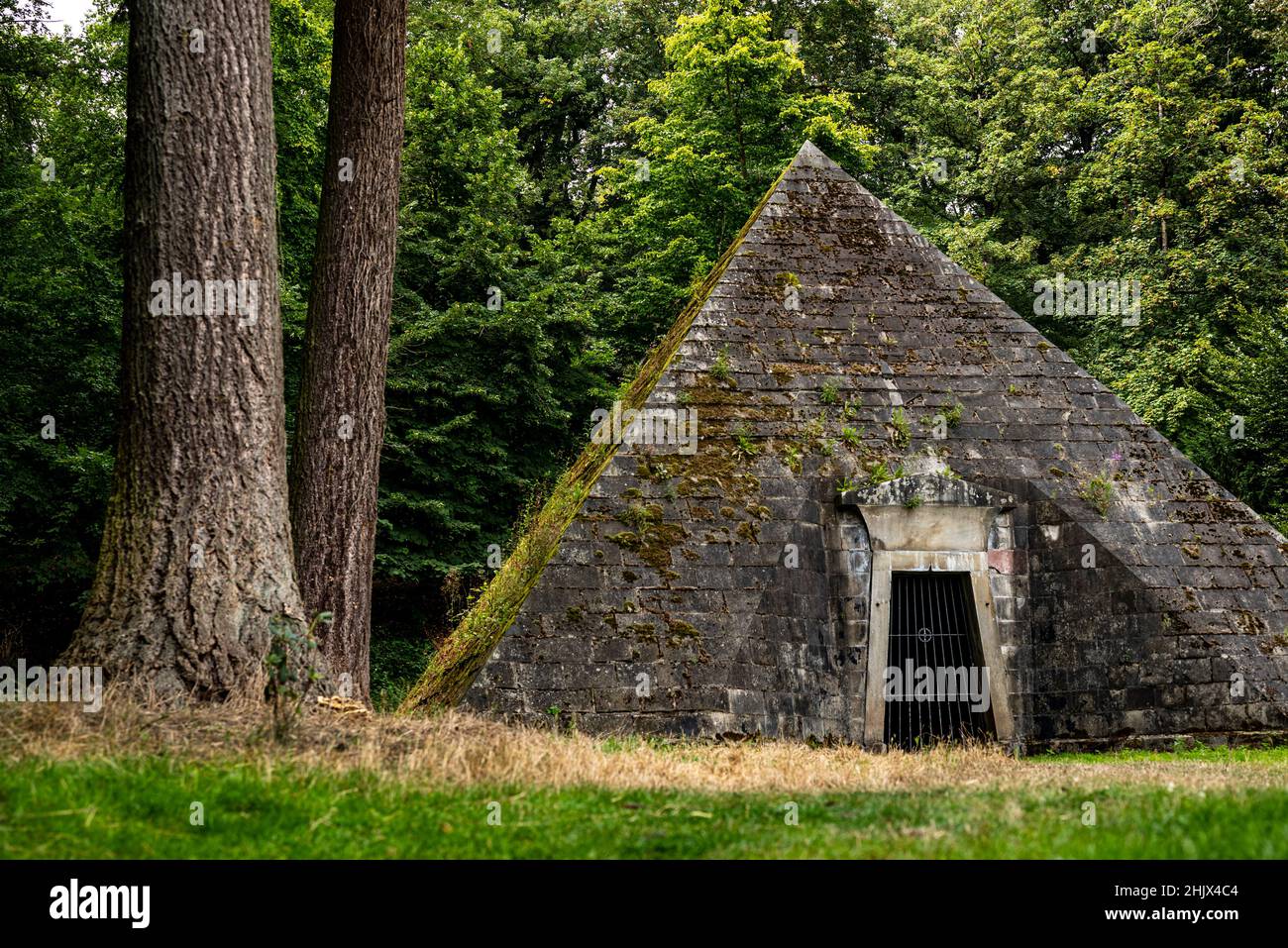 Pyramid shaped Mausoleum at the Hämelschenburg castle near Hamelin ...