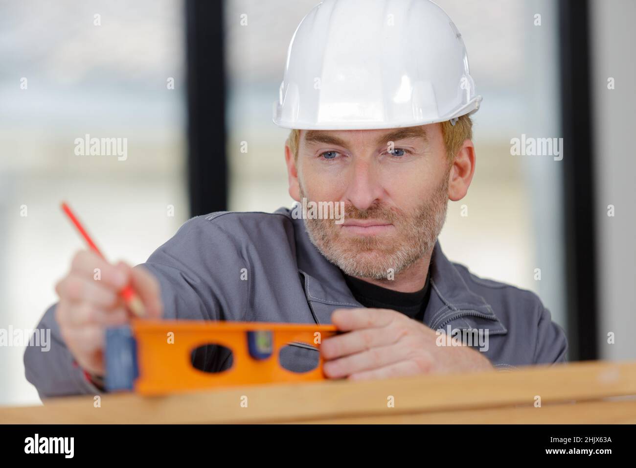 a builder man with level Stock Photo - Alamy