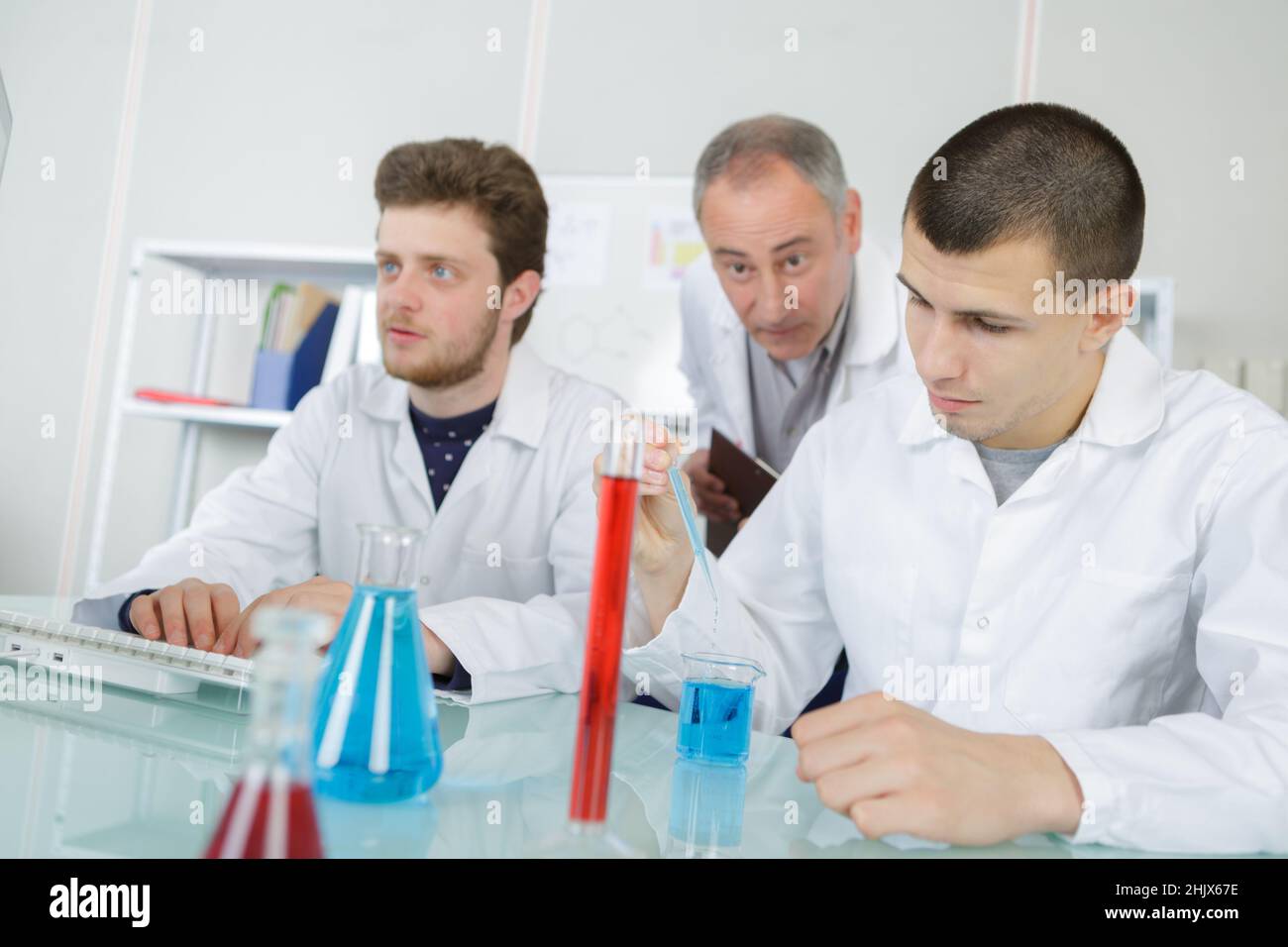 school boys with teacher in chemistry class Stock Photo - Alamy