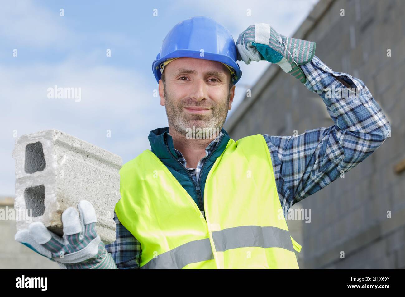 the portrait of a bricklayer Stock Photo - Alamy