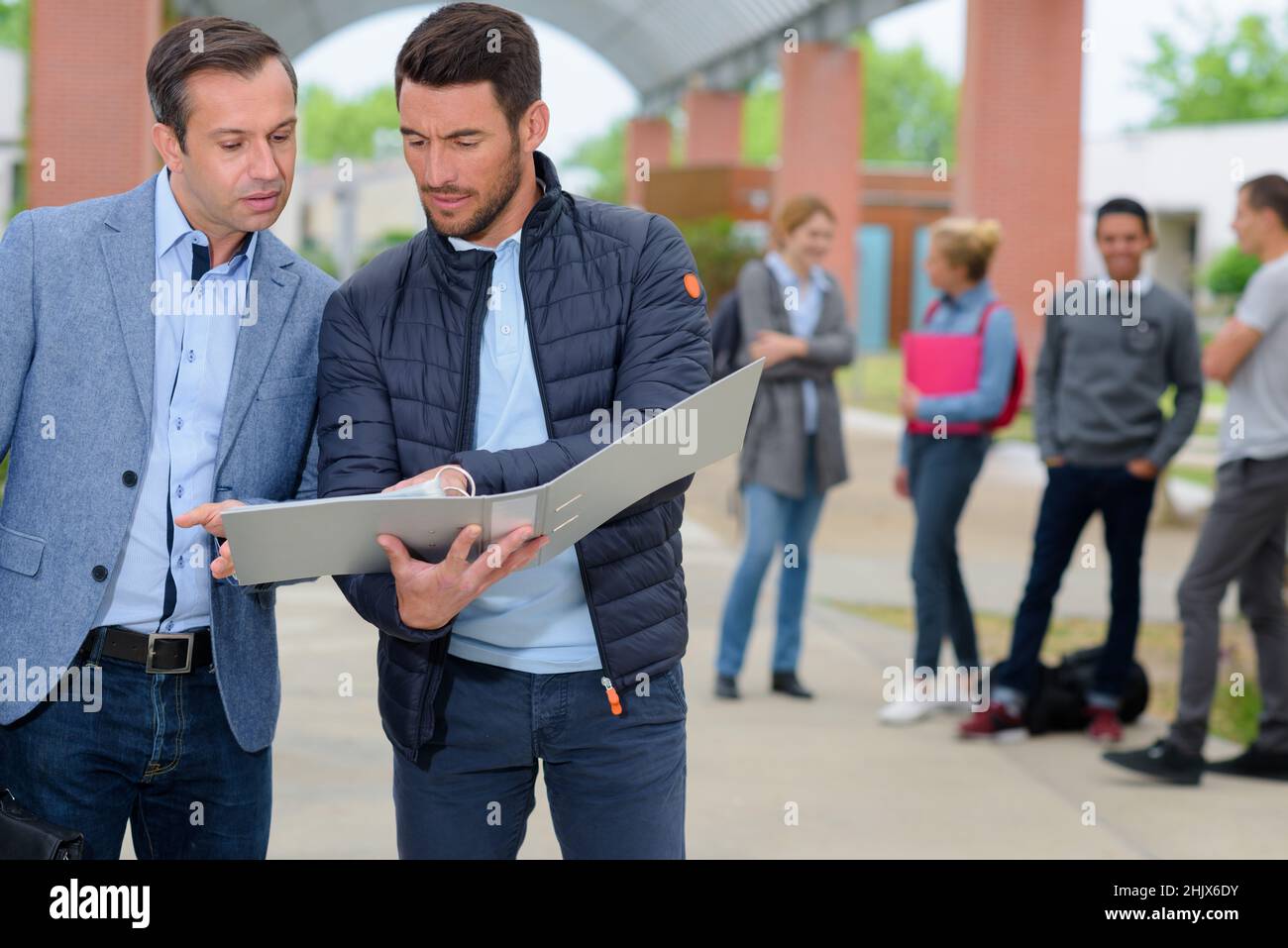 Students wait hi-res stock photography and images - Alamy