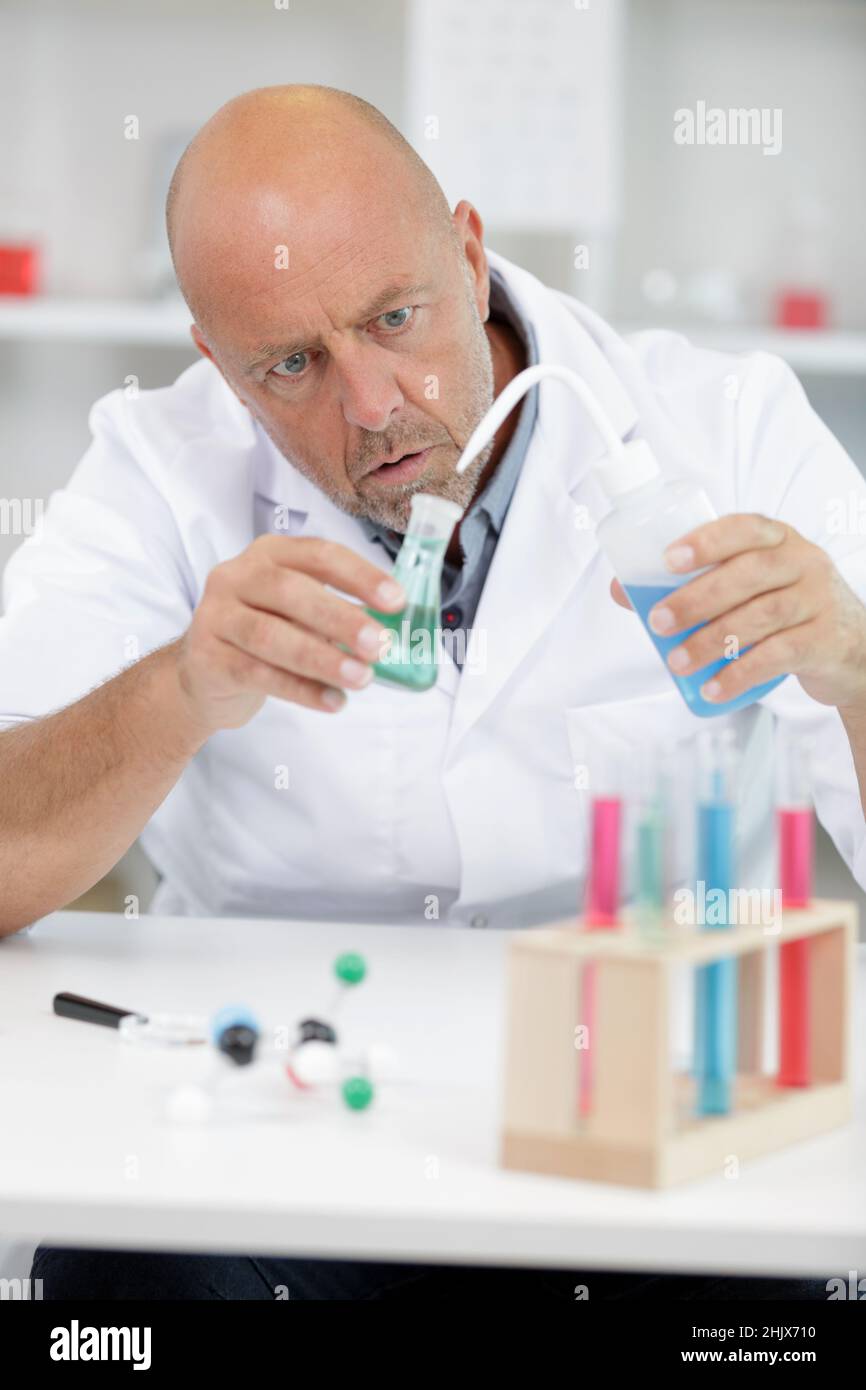 chemist man use micro pipette to transfer liquid Stock Photo - Alamy