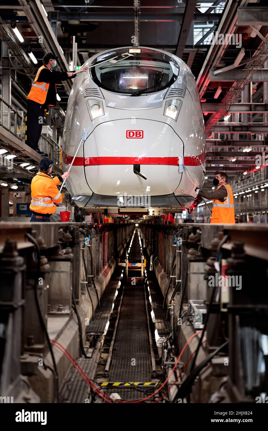 Ice 3 neo hi-res stock photography and images - Alamy