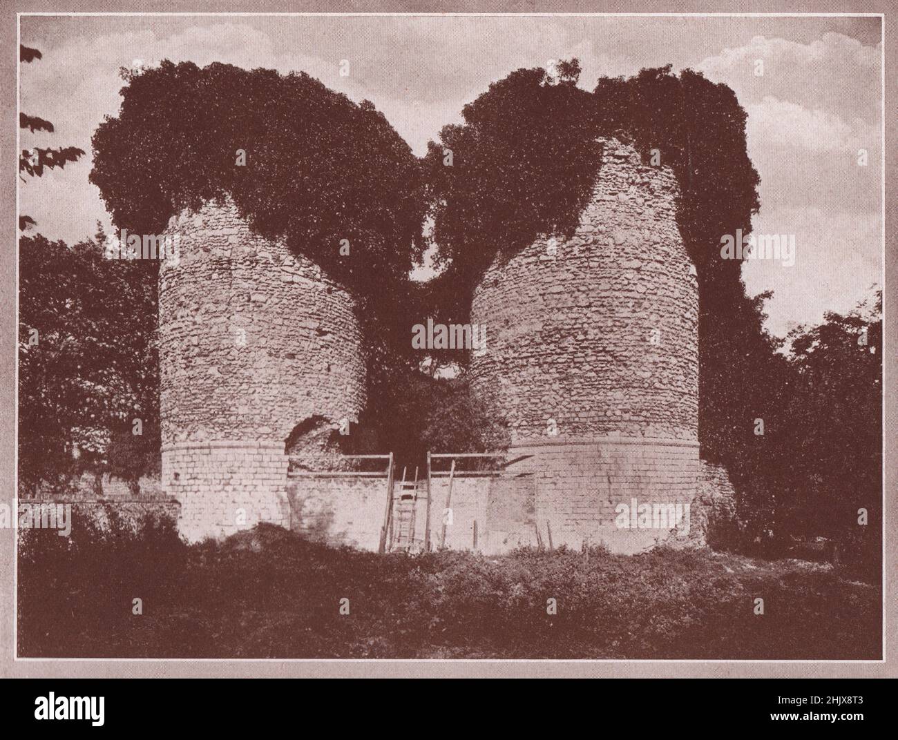 Bungay Castle . Suffolk (1923 Stock Photo - Alamy