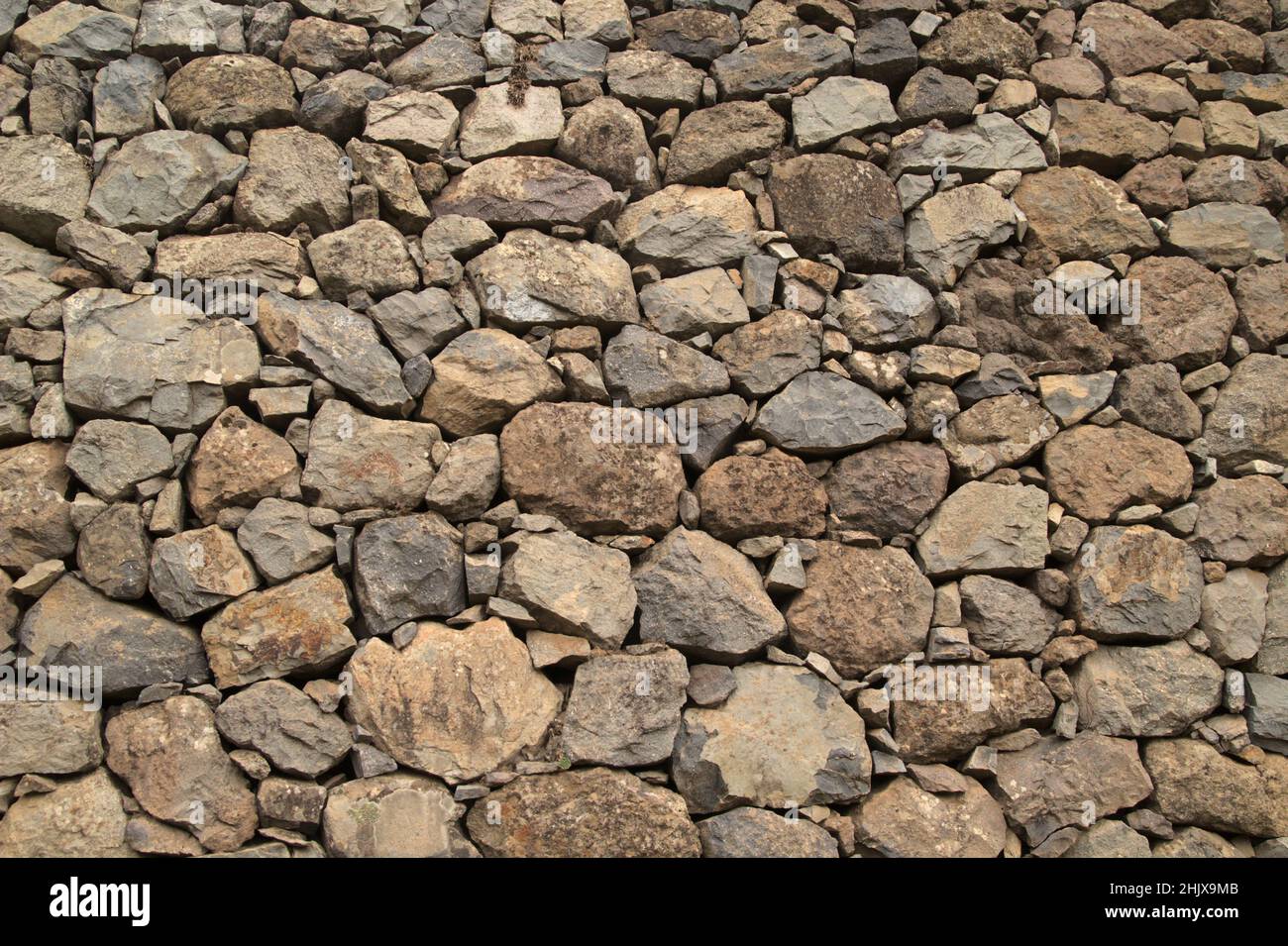 Dry stone wall of different size roughly hewen rock Stock Photo - Alamy