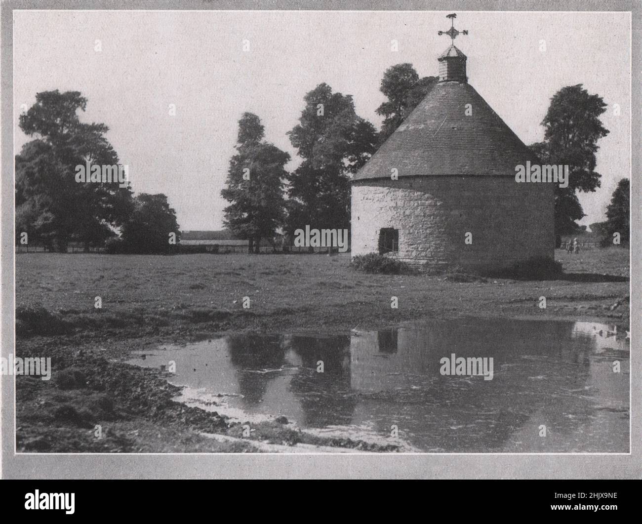 Old Dovecot, Hillborough . Warwickshire (1923 Stock Photo - Alamy