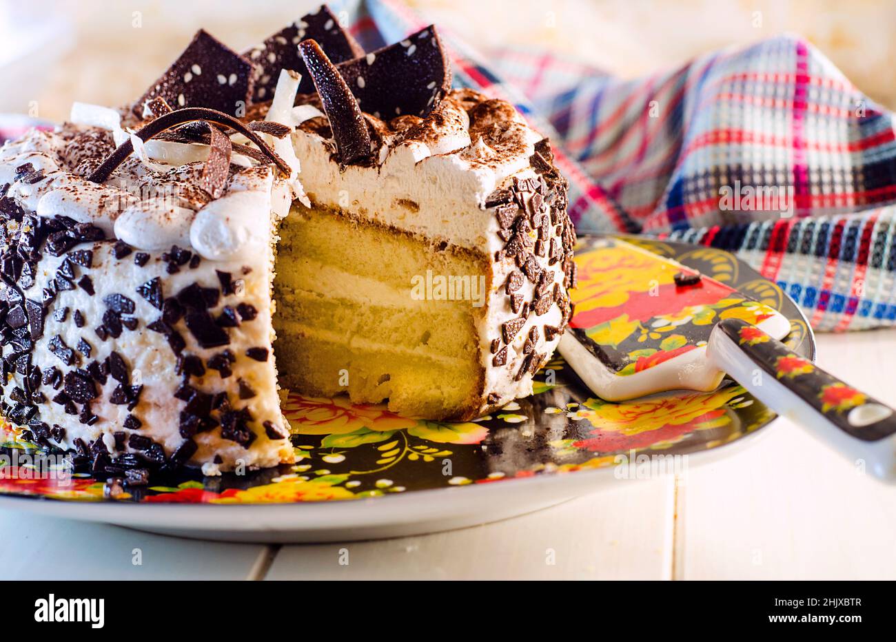 Fresh chocolate biscuit cake hi-res stock photography and images - Alamy