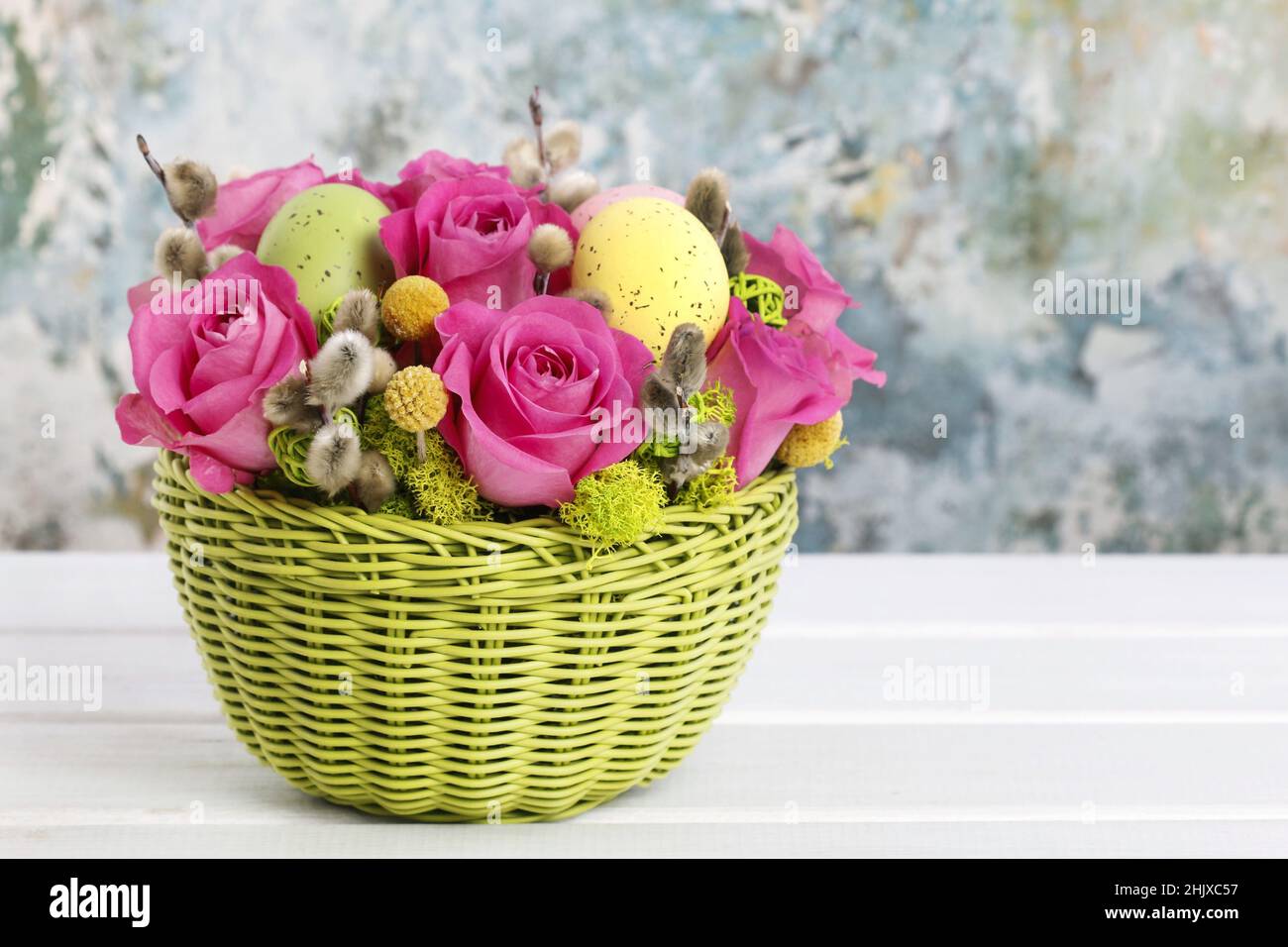 Basket with roses step by step hi-res stock photography and images - Alamy
