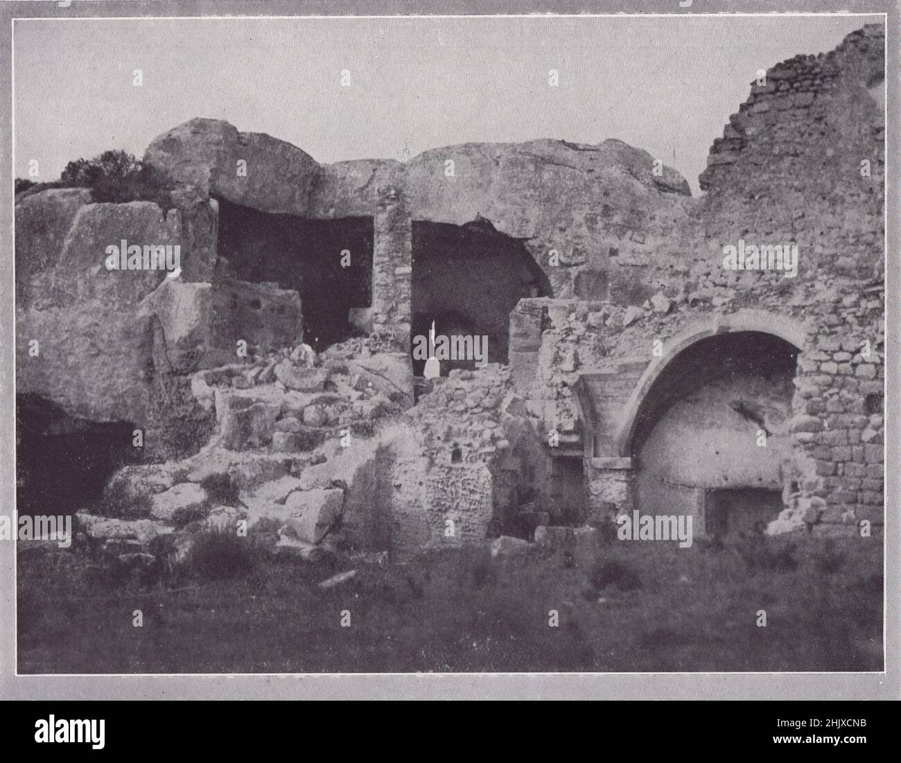 Ruins and france hi-res stock photography and images - Alamy