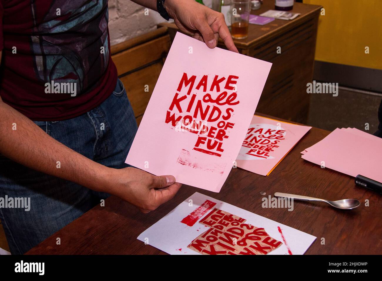 Hands stencil hi-res stock photography and images - Alamy