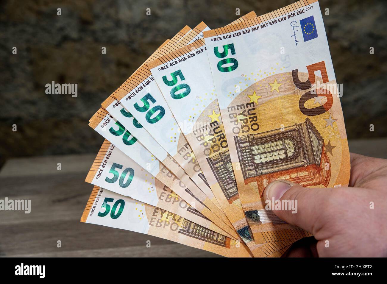man hand holding 50 euro banknotes fan-shaped Stock Photo - Alamy