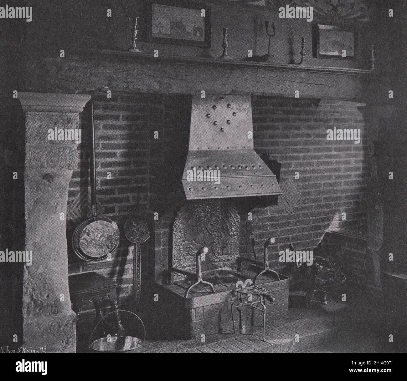 The hall fireplace. Sussex. Gilham's Birch, Rotherfield. - Designed by ...