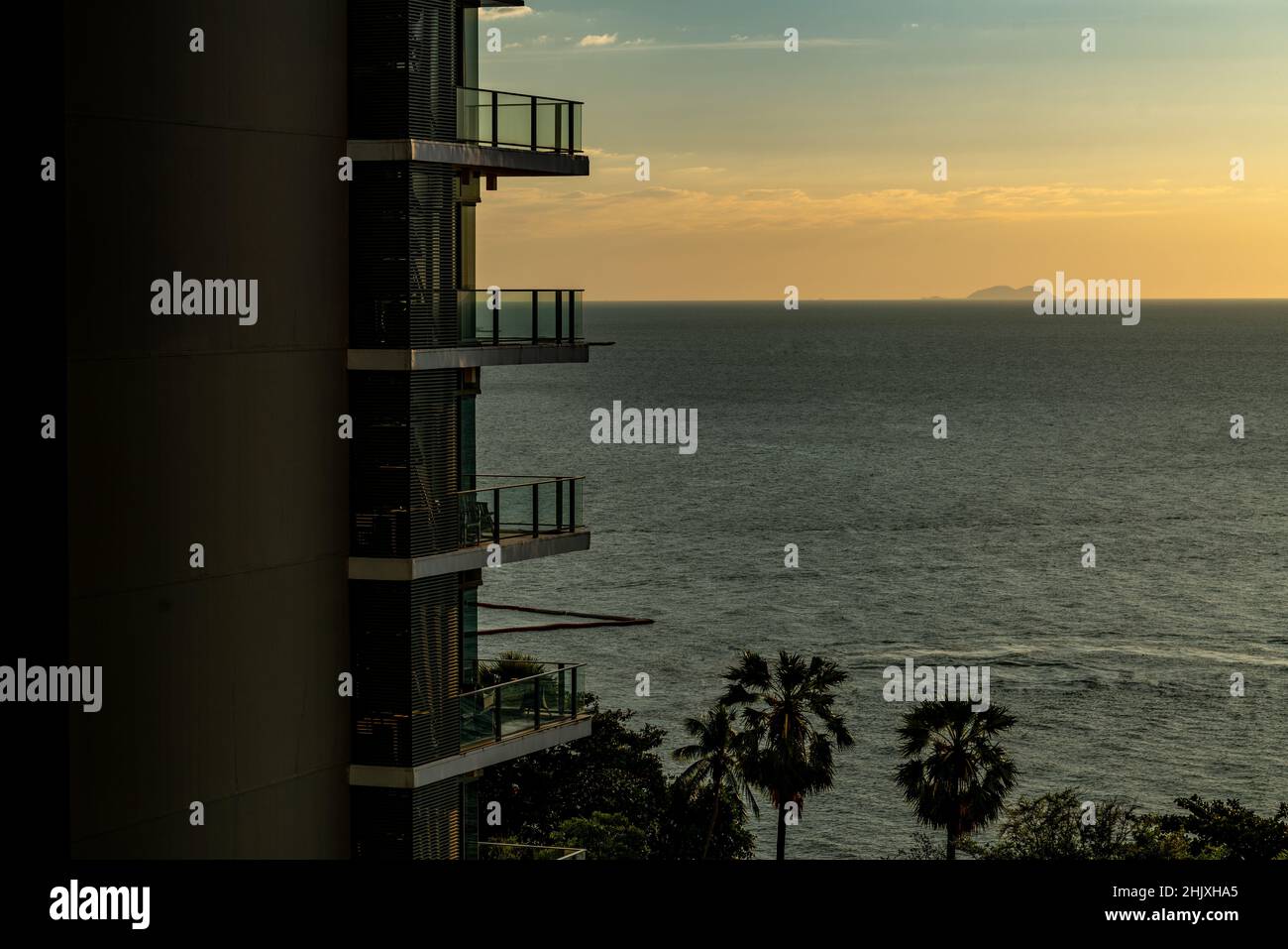 Sea wave facade hi-res stock photography and images - Alamy