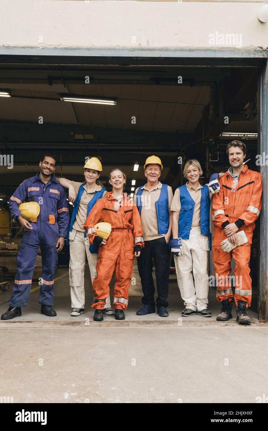 Blue collar workers hi-res stock photography and images - Alamy