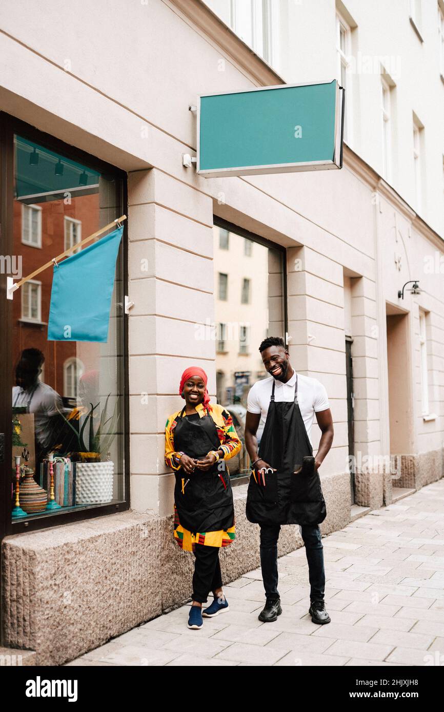 Two barbers hi-res stock photography and images - Alamy