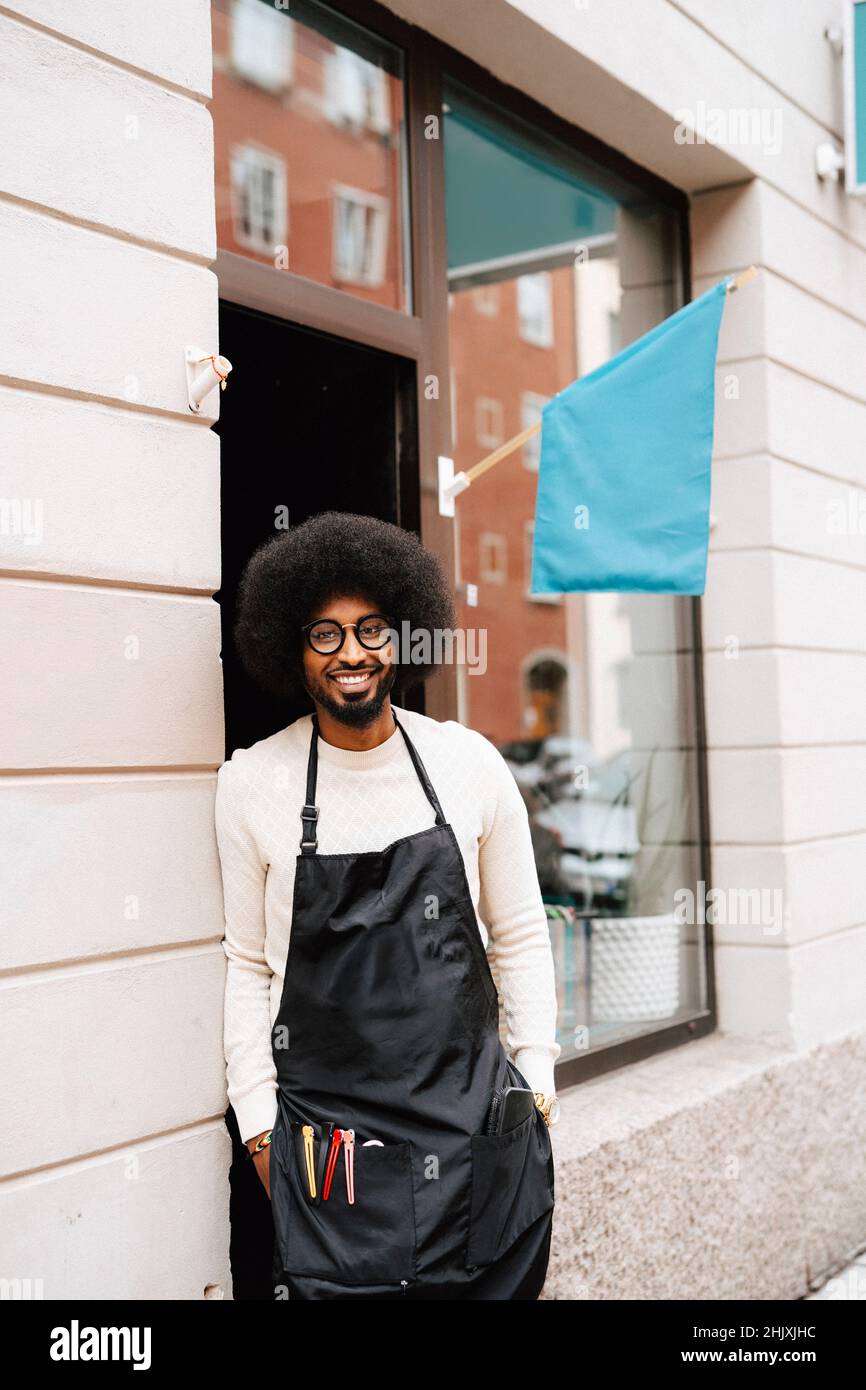 Hair salon exterior hi-res stock photography and images - Alamy