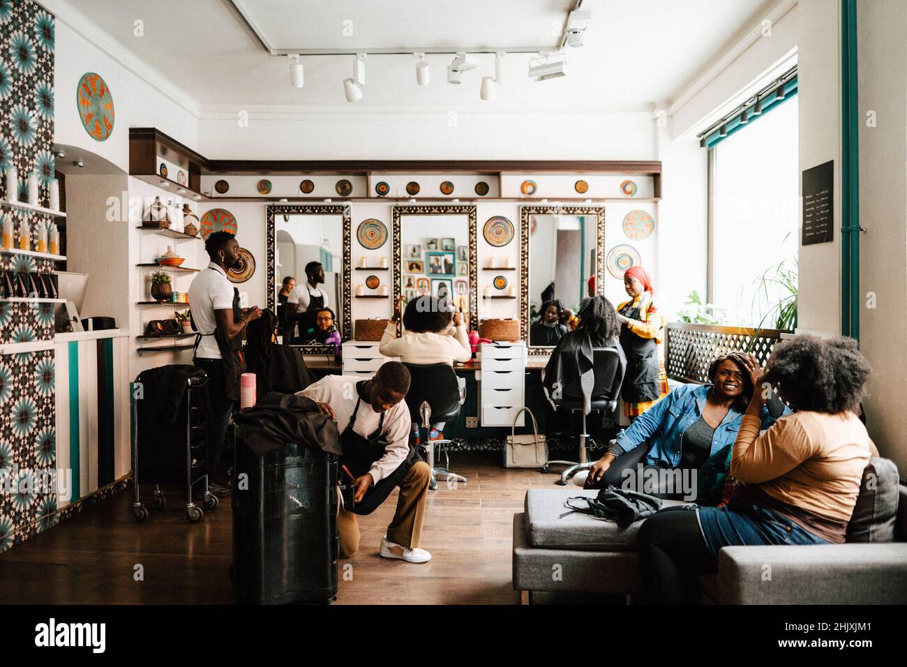 Group of african men at barber shop hi-res stock photography and images ...
