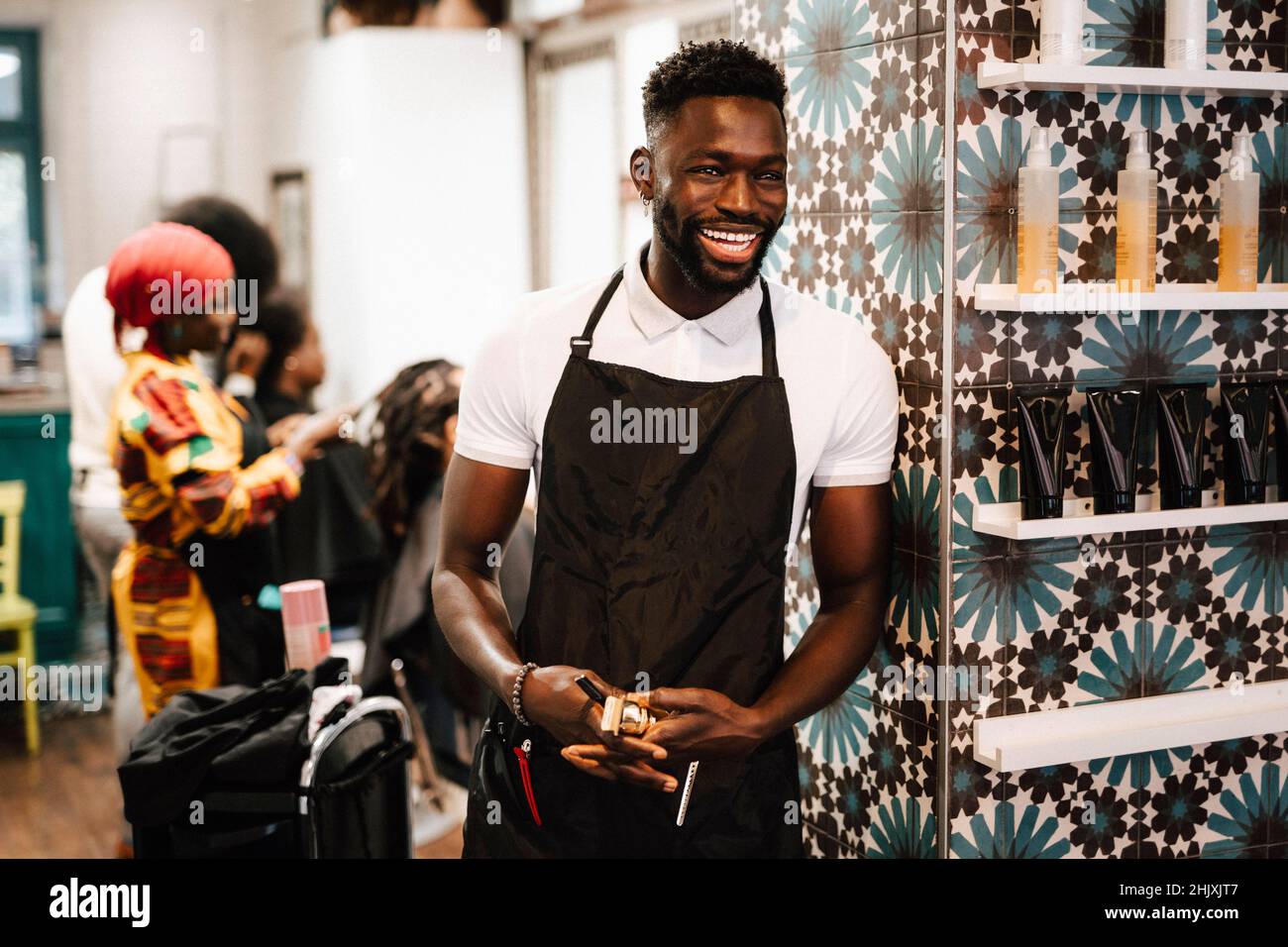 Group of african men at barber shop hi-res stock photography and images ...