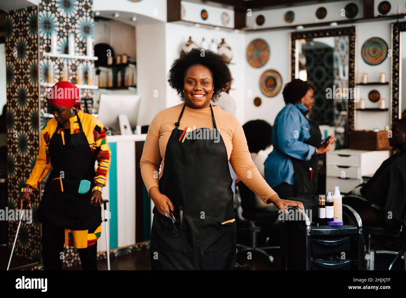 Portrait of confident female barber in hair salon Stock Photo - Alamy Portrait of confident female barber in hair salon Stock Photo - Alamy
