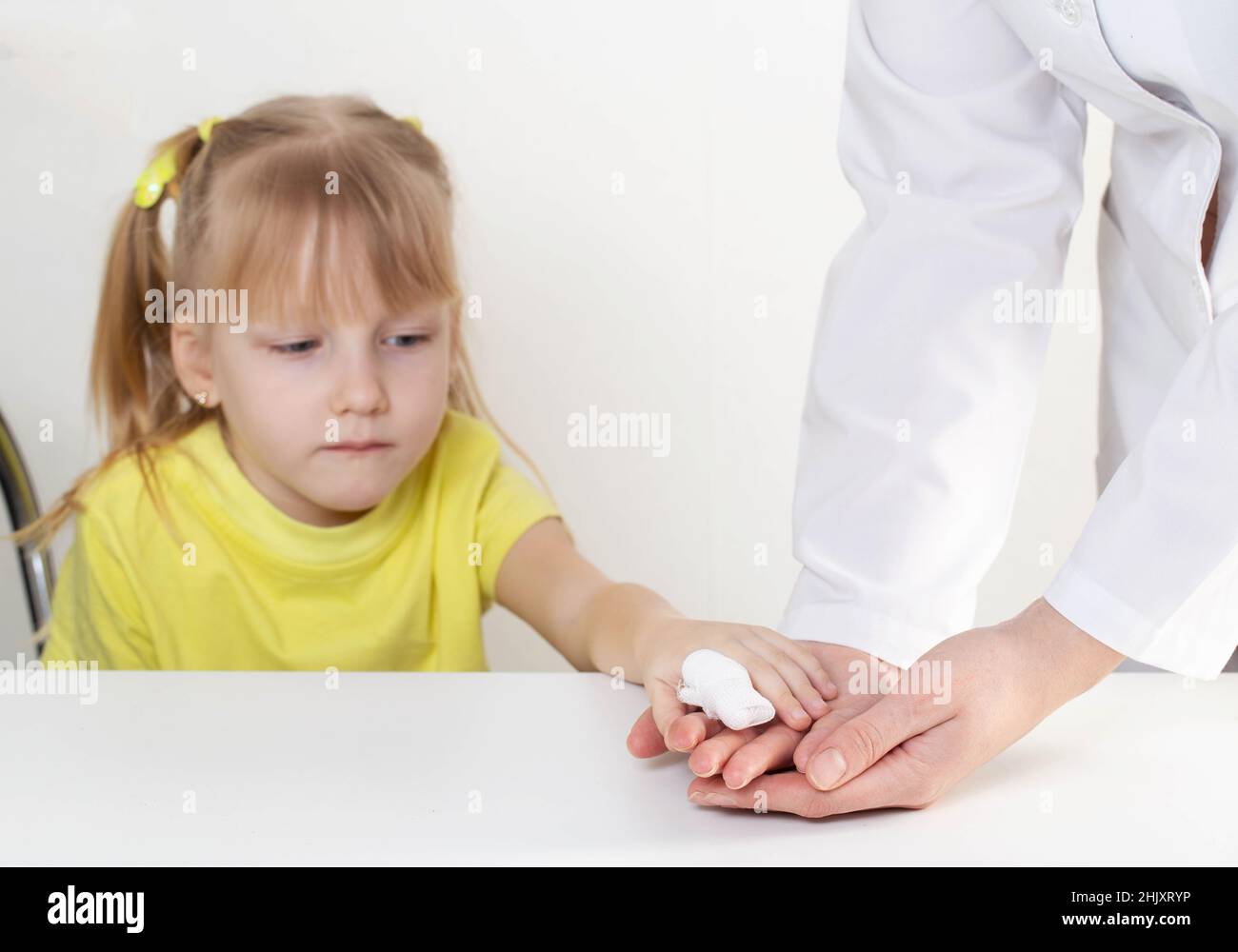 Child dressing up doctor hi-res stock photography and images - Alamy