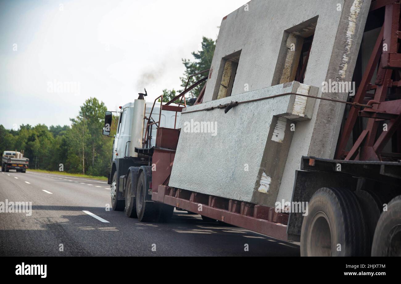 Transportation of reinforced concrete slabs for the construction of a ...