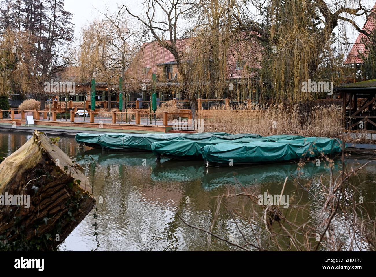 Covered barges hi-res stock photography and images - Alamy