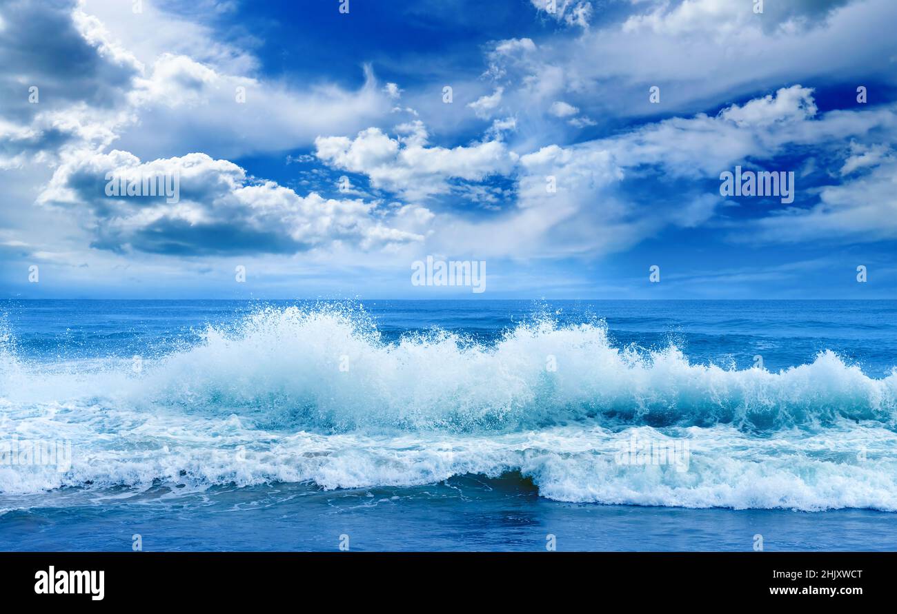 Bright ocean landscape. Sea waves and beautiful sky with white clouds ...