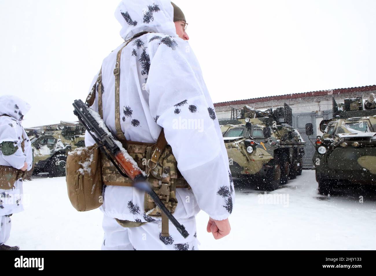 Ukrainian army 2022 snow hi-res stock photography and images - Alamy