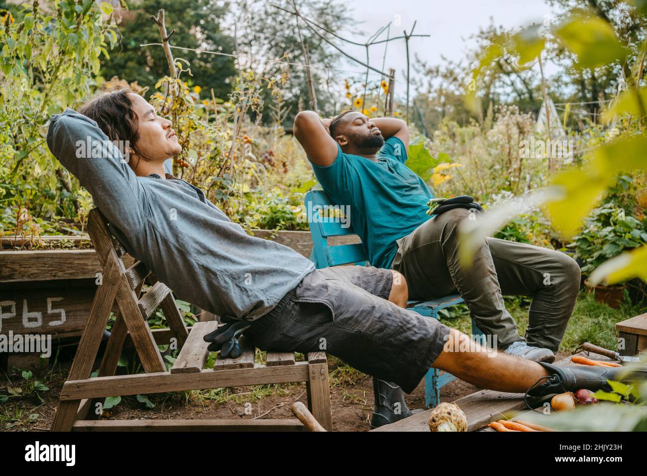 Resting farmers hi-res stock photography and images - Alamy